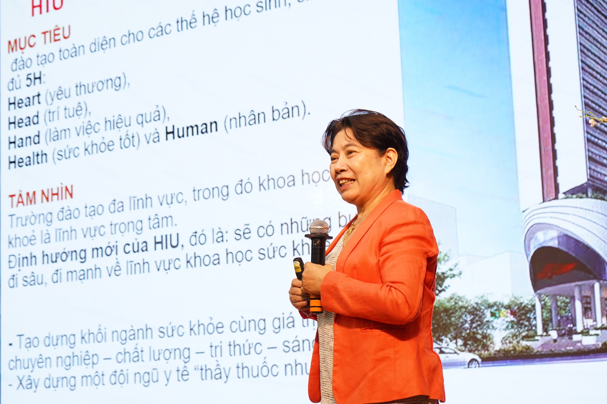 Sinh viên khối ngành sức khoẻ HIU học hỏi nhiều điều từ buổi hội thảo chuyên đề - tầm quan trọng ...