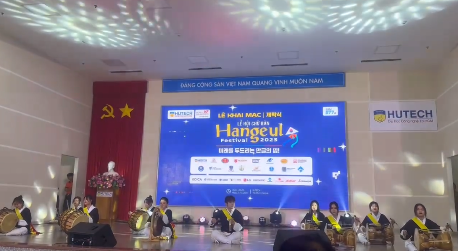 Buổi biểu diễn của câu lạc bộ Trống truyền thống Samullori - Trường Đại ...