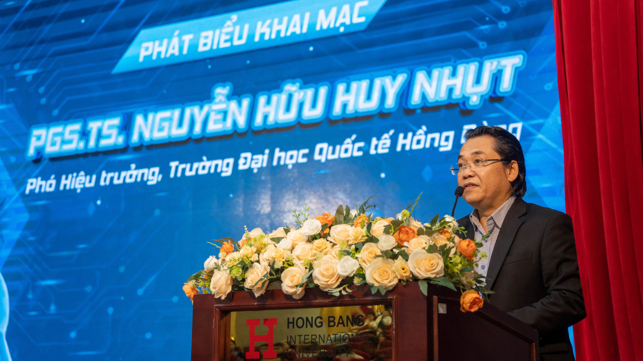 HIU đồng hành tổ chức Cuộc thi tìm kiếm “Cao thủ AI” lập kỷ lục học đường